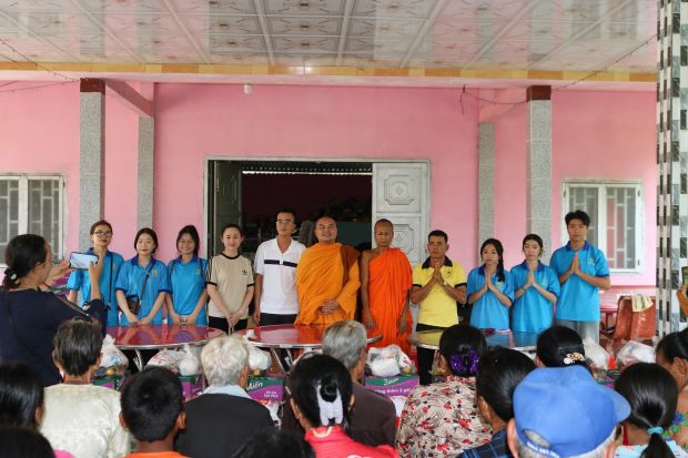 Kiên Giang: Tịnh xá Ngọc Thạnh trao 100 phần quà đến bà con Khmer | Nối ...